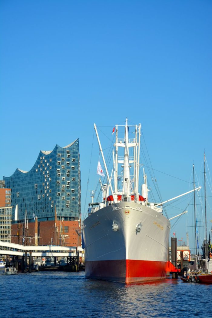 hamburg-cap-san-diego-elbphilharmonie