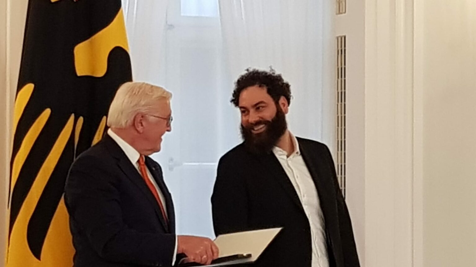 Ankerherz-Autor Dominik Bloh erhält das Bundesverdienstkreuz