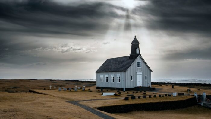 Strandarkirkja - die kleine Kirche der Seeleute an der Bucht der Engel